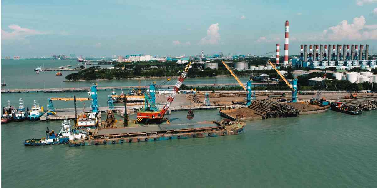 Project Pengerukan Pemeliharaan Kolam Dermaga Talud Tegak Pelabuhan ...