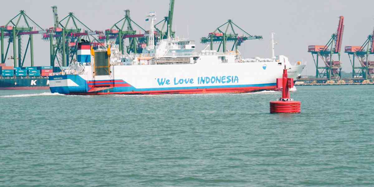 Project Pengerukan Pemeliharaan Kolam Dermaga Talud Tegak Pelabuhan ...