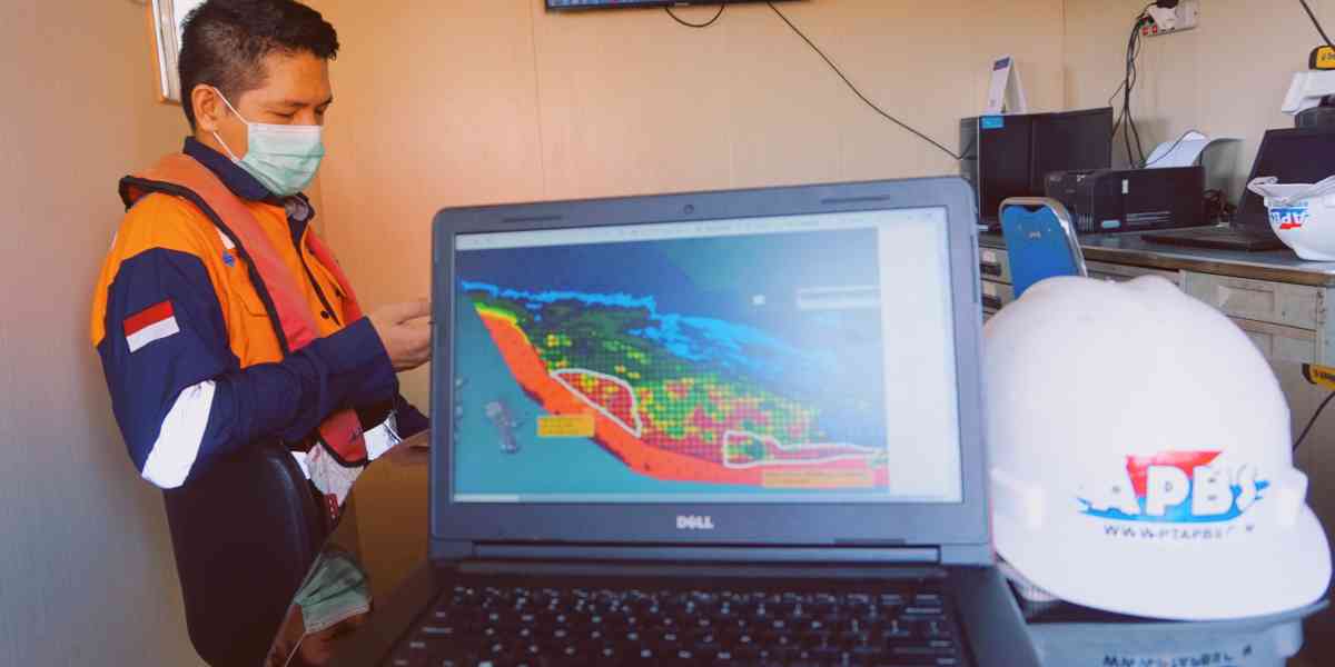 Project Pengerukan Pemeliharaan Kolam Dermaga Talud Tegak Pelabuhan ...
